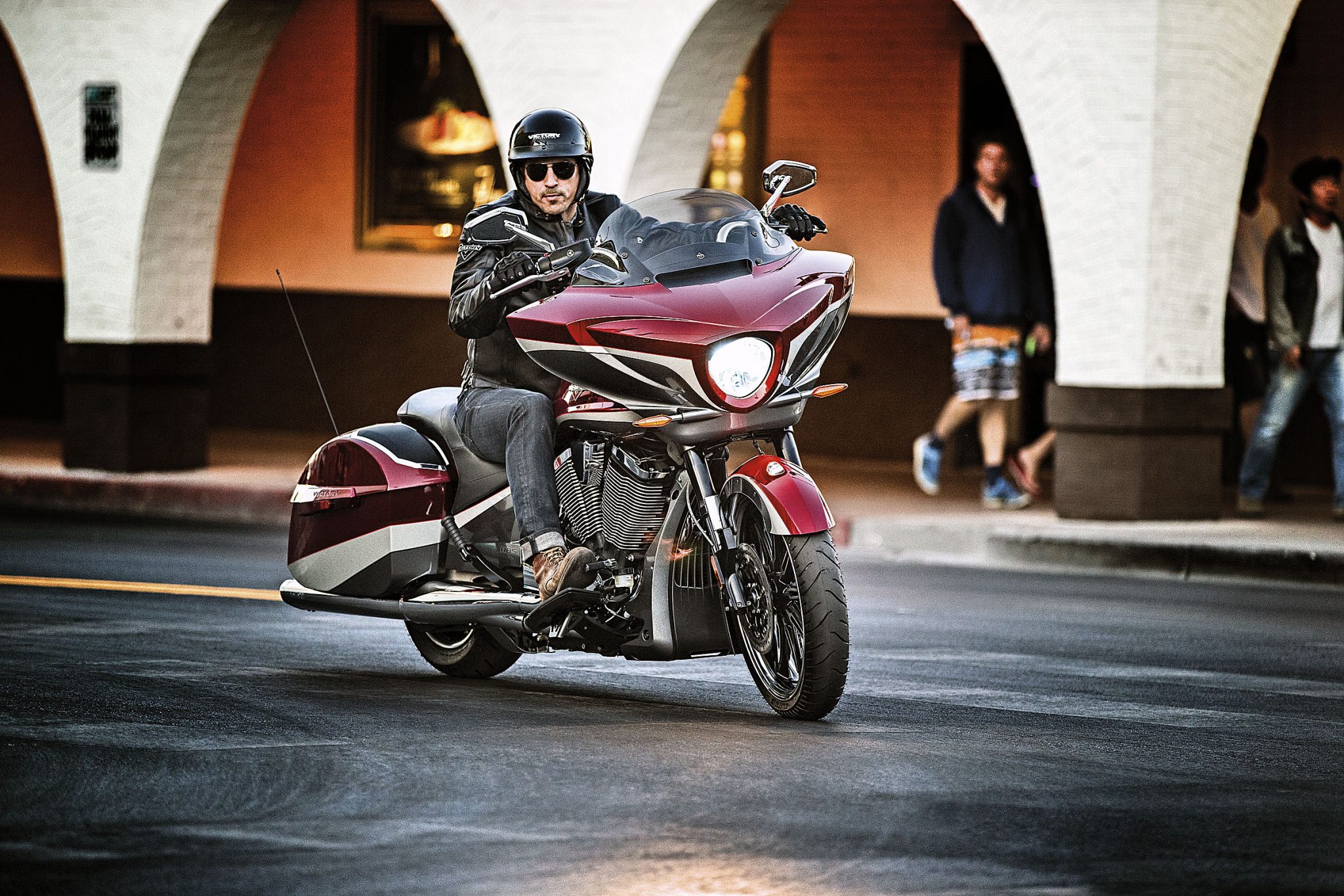 2015 Victory Magnum takes custom Bagger style to the Street | American ...