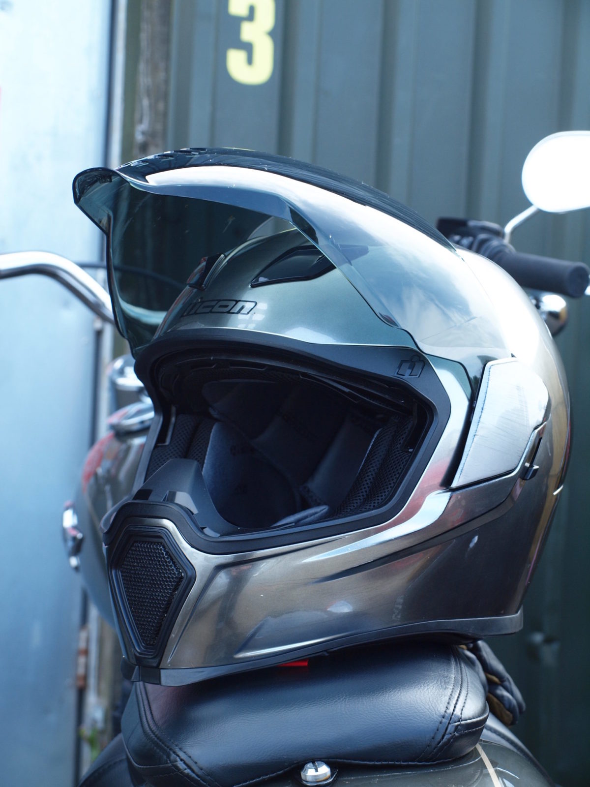 REVIEW: Icon Airflite Helmet | American-V Magazine